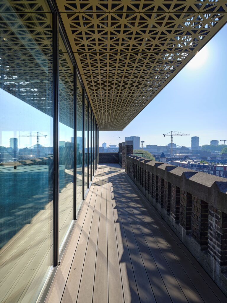Aluminium crown on National Museum of Photography | Metadecor