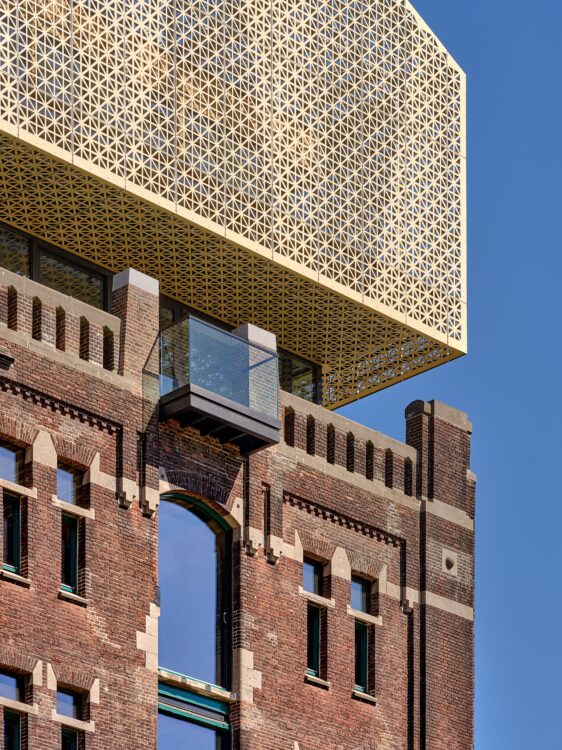 Aluminium crown on National Museum of Photography | Metadecor